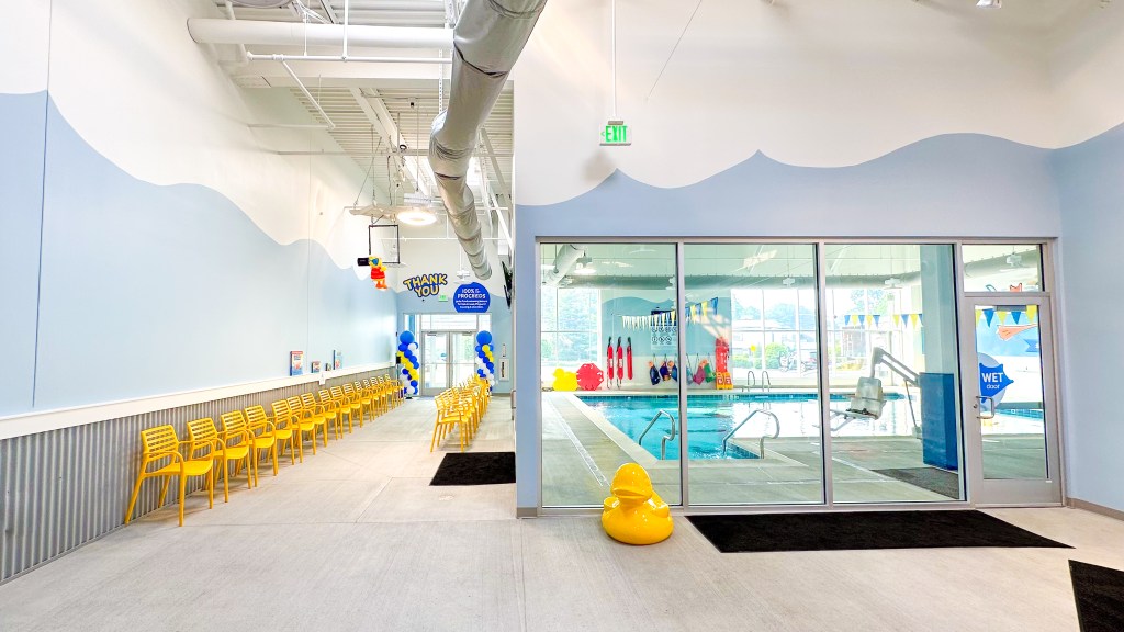Explore The Swim School! - Stewie The Duck Swim School